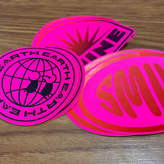 Cetak Sticker Neon Pink Murah Online di Malang